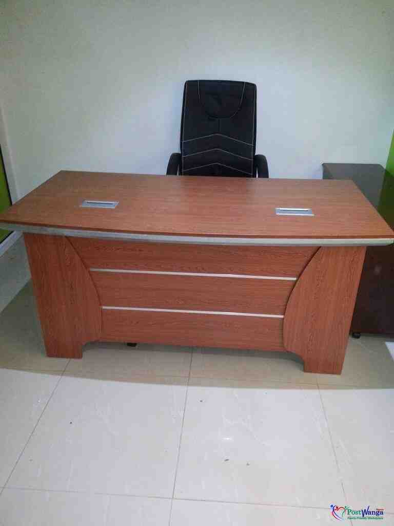 Well Polished Executive Office Table
